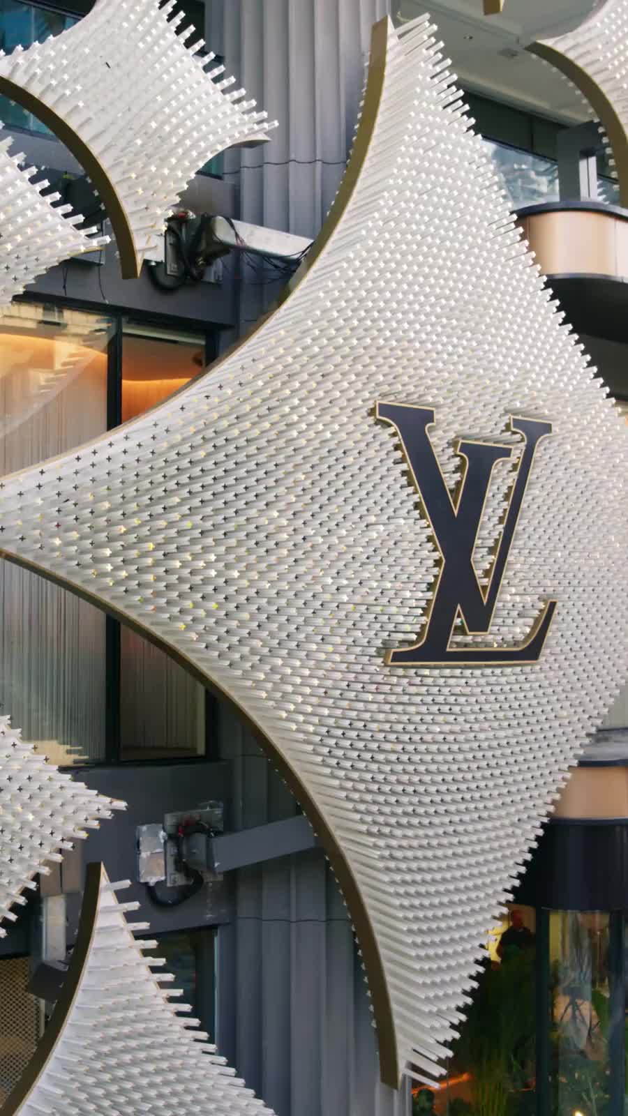 LV The Place Bangkok | LOUIS VUITTON หลุยส์ วิตตอง